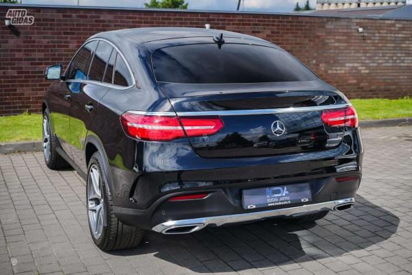 Black Mercedes-Benz GLE 350 2019 in Kaunas, with an engine capacity of 3.00 L and mileage of 196 thousand km for 34450 €, photo 9 on AUTOMOTO.COM.LV