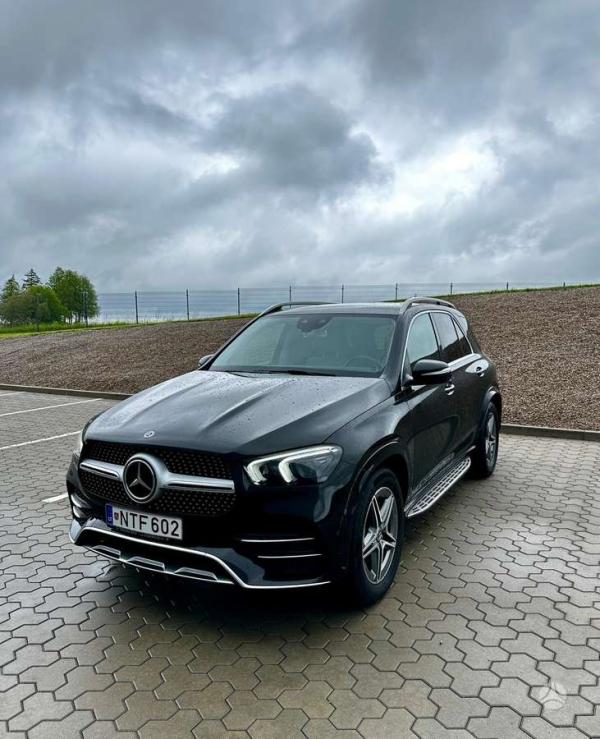 Black Mercedes-Benz GLE 350 2019 in Kaunas, with an engine capacity of 2.93 L and mileage of 187 thousand km for 36500 €, photo 3 on AUTOMOTO.COM.LV