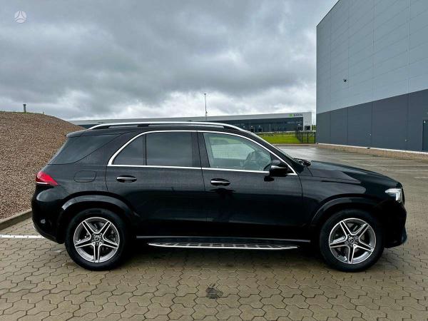 Black Mercedes-Benz GLE 350 2019 in Kaunas, with an engine capacity of 2.93 L and mileage of 187 thousand km for 36500 €, photo 9 on AUTOMOTO.COM.LV
