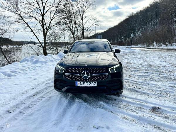 Black Mercedes-Benz GLE 350 2020 in Kaunas, with an engine capacity of 2.93 L and mileage of 280 thousand km for 46755 €, photo 3 on AUTOMOTO.COM.LV