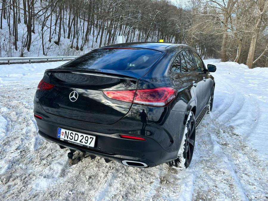 Black Mercedes-Benz GLE 350 2020 in Kaunas, with an engine capacity of 2.93 L and mileage of 280 thousand km for 46755 €, photo 5 on AUTOMOTO.COM.LV