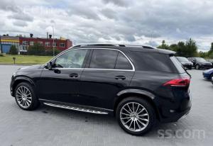 Black Mercedes-Benz GLE 350 2020 in Telschi, with an engine capacity of 2.90 L and mileage of 221 thousand km for 39990 €, photo 8 on AUTOMOTO.COM.LV