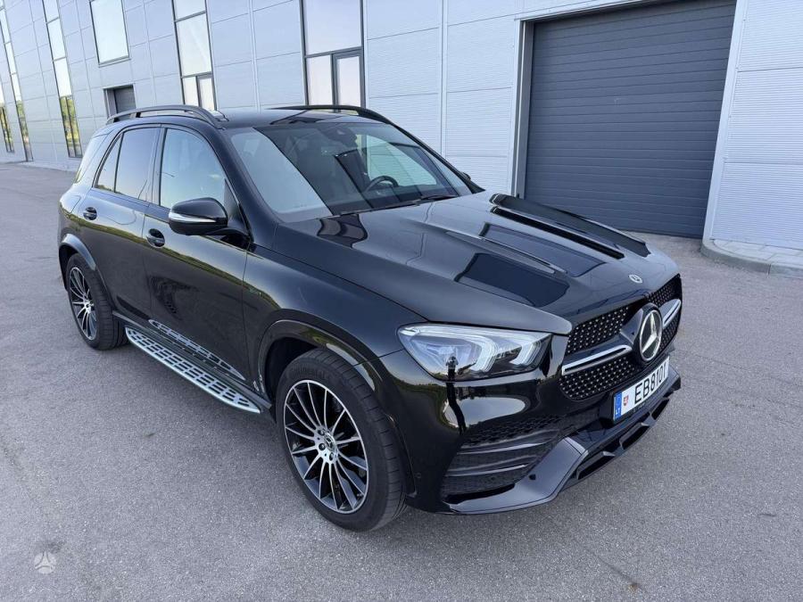 Melns Mercedes-Benz GLE 350 2020 Kauņa, ar dzinēja tilpumu 1.95 L un nobraukumu 140 tūkst. km par 47500 €, foto 1 vietnē AUTOMOTO.COM.LV