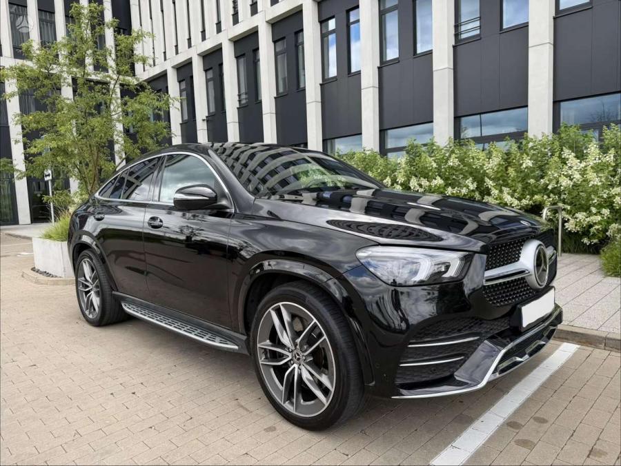 Melns Mercedes-Benz GLE 350 2020 Viļņa, ar dzinēja tilpumu 2.93 L un nobraukumu 180 tūkst. km par 58500 €, foto 3 vietnē AUTOMOTO.COM.LV