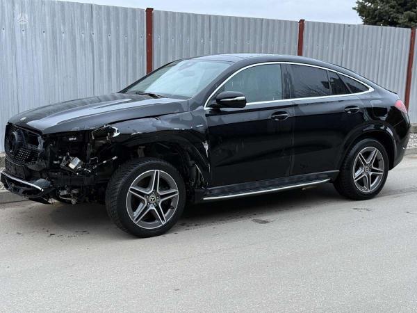 Melns Mercedes-Benz GLE 350 2021 Vilkaviškis, ar dzinēja tilpumu 1.99 L un nobraukumu 42 tūkst. km par 35900 €, foto 6 vietnē AUTOMOTO.COM.LV