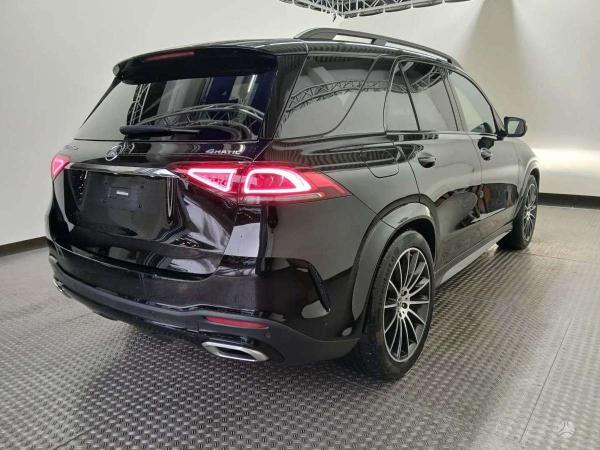 Melns Mercedes-Benz GLE 350 2021 Kauņa, ar dzinēja tilpumu 2.00 L un nobraukumu 122 tūkst. km par 49800 €, foto 3 vietnē AUTOMOTO.COM.LV
