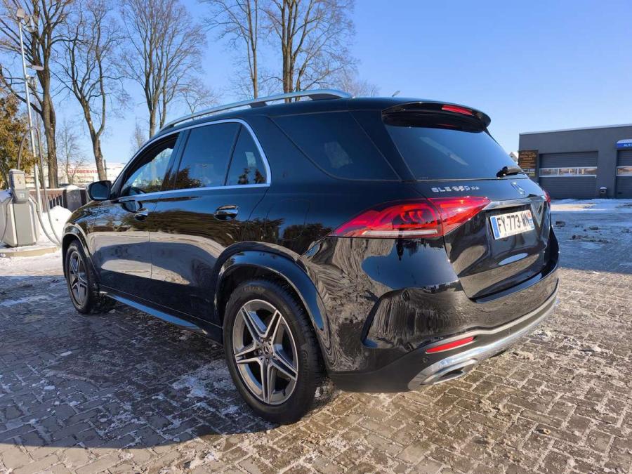 Melns Mercedes-Benz GLE 350 2021 Tauragė, ar dzinēja tilpumu 1.95 L un nobraukumu 120 tūkst. km par 48500 €, foto 4 vietnē AUTOMOTO.COM.LV