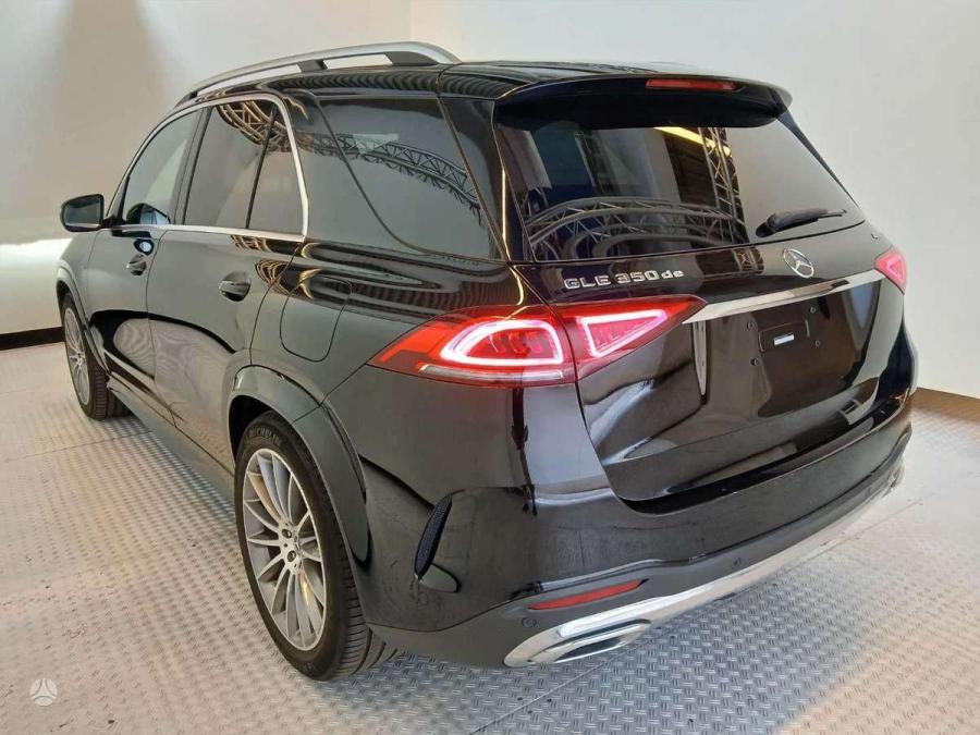 Melns Mercedes-Benz GLE 350 2021 Tukums, ar dzinēja tilpumu 1.95 L un nobraukumu 95 tūkst. km par 52990 €, foto 4 vietnē AUTOMOTO.COM.LV