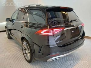 Black Mercedes-Benz GLE 350 2021 in Tukums, with an engine capacity of 2.00 L and mileage of 0 thousand km for 52990 €, photo 5 on AUTOMOTO.COM.LV