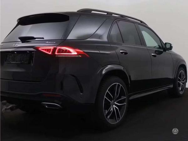 Black Mercedes-Benz GLE 350 2021 in Vilnius, with an engine capacity of 1.95 L and mileage of 224 thousand km for 38800 €, photo 4 on AUTOMOTO.COM.LV