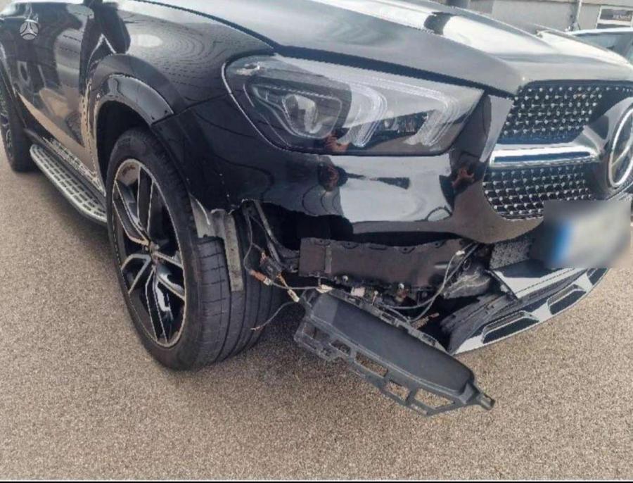 Melns Mercedes-Benz GLE 350 2021 Marijampole, ar dzinēja tilpumu 0.00 L un nobraukumu 62 tūkst. km par 58000 €, foto 4 vietnē AUTOMOTO.COM.LV