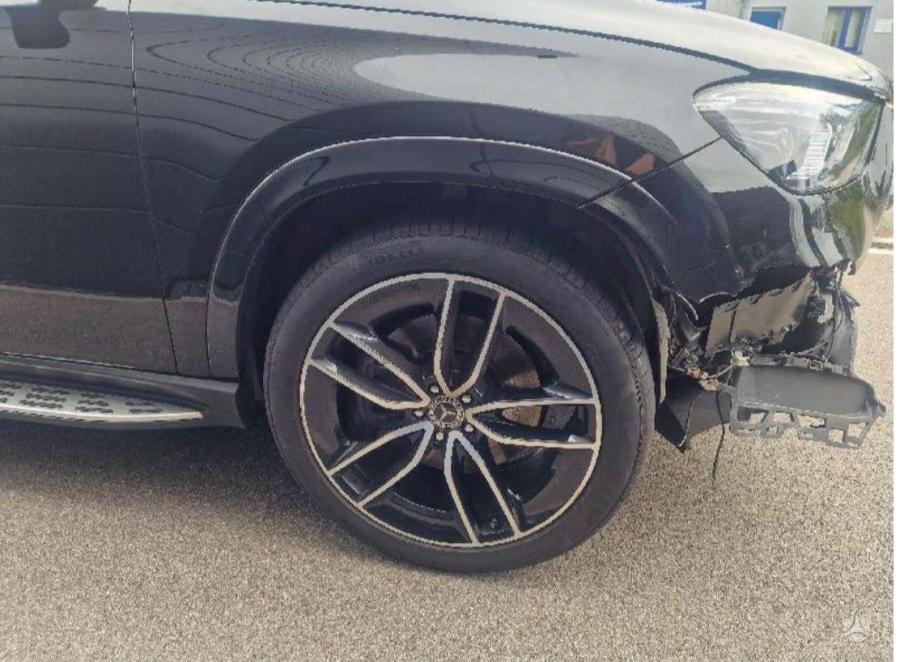 Melns Mercedes-Benz GLE 350 2021 Marijampole, ar dzinēja tilpumu 0.00 L un nobraukumu 62 tūkst. km par 58000 €, foto 6 vietnē AUTOMOTO.COM.LV