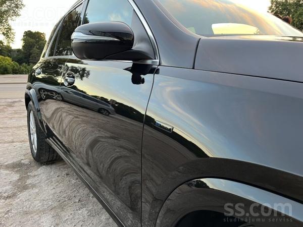 Black Mercedes-Benz GLE 350 2021 in Riga, with an engine capacity of 2.00 L and mileage of 149 thousand km for 38900 €, photo 8 on AUTOMOTO.COM.LV