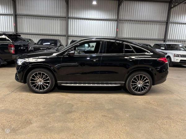 Melns Mercedes-Benz GLE 350 2022 Viļņa, ar dzinēja tilpumu 2.00 L un nobraukumu 169 tūkst. km par 53444 €, foto 4 vietnē AUTOMOTO.COM.LV