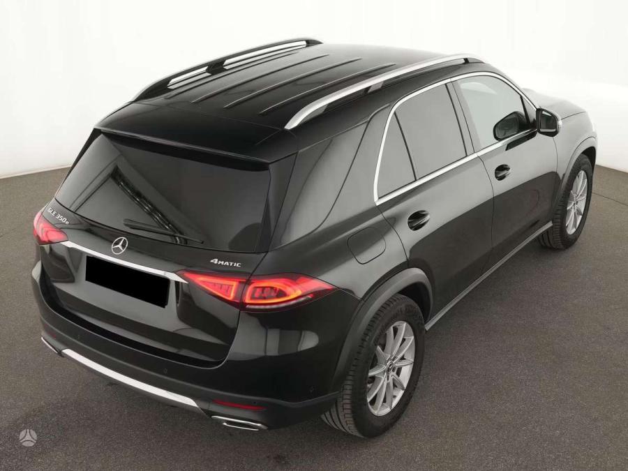 Melns Mercedes-Benz GLE 350 2022 Viļņa, ar dzinēja tilpumu 1.99 L un nobraukumu 104 tūkst. km par 47500 €, foto 3 vietnē AUTOMOTO.COM.LV