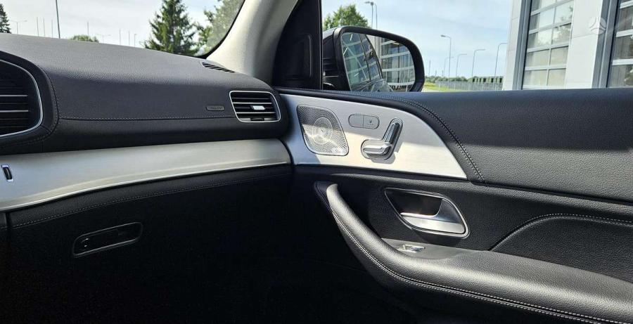 Melns Mercedes-Benz GLE 350 2022 Klaipėda, ar dzinēja tilpumu 1.95 L un nobraukumu 146 tūkst. km par 49900 €, foto 24 vietnē AUTOMOTO.COM.LV