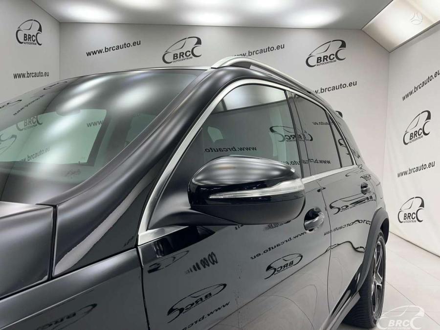Black Mercedes-Benz GLE 350 2022 in Vilnius, with an engine capacity of 1.95 L and mileage of 152 thousand km for 42840 €, photo 7 on AUTOMOTO.COM.LV