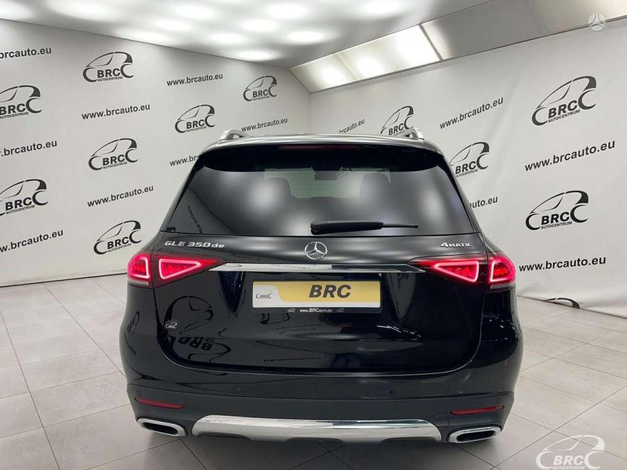 Black Mercedes-Benz GLE 350 2022 in Vilnius, with an engine capacity of 1.95 L and mileage of 152 thousand km for 42840 €, photo 10 on AUTOMOTO.COM.LV