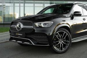 Melns Mercedes-Benz GLE 350 2022 Viļņa, ar dzinēja tilpumu 1.95 L un nobraukumu 155 tūkst. km par 49950 €, foto 3 vietnē AUTOMOTO.COM.LV