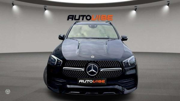 Melns Mercedes-Benz GLE 350 2023 Viļņa, ar dzinēja tilpumu 2.00 L un nobraukumu 163 tūkst. km par 49989 €, foto 2 vietnē AUTOMOTO.COM.LV
