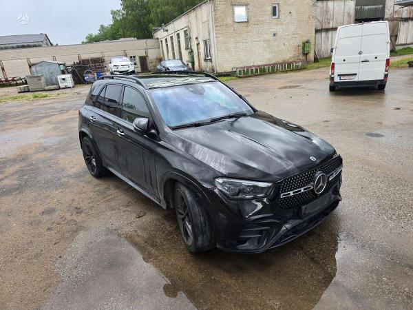 Melns Mercedes-Benz GLE 350 2023 Alīta, ar dzinēja tilpumu 2.00 L un nobraukumu 102 tūkst. km par 47650 €, foto 1 vietnē AUTOMOTO.COM.LV