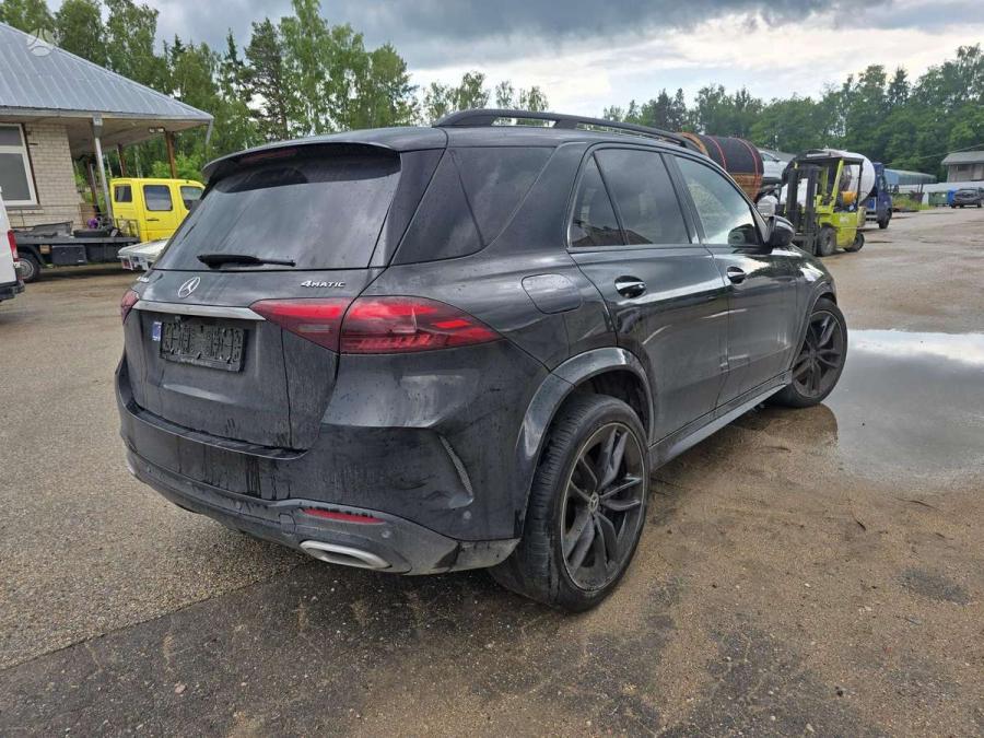 Melns Mercedes-Benz GLE 350 2023 Alīta, ar dzinēja tilpumu 2.00 L un nobraukumu 102 tūkst. km par 47650 €, foto 13 vietnē AUTOMOTO.COM.LV