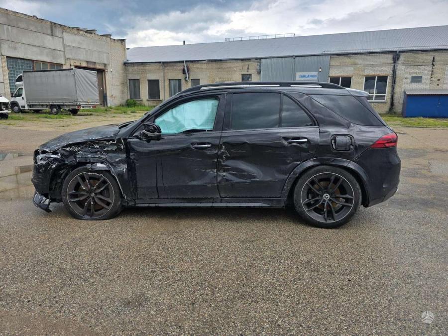 Melns Mercedes-Benz GLE 350 2023 Alīta, ar dzinēja tilpumu 2.00 L un nobraukumu 102 tūkst. km par 47650 €, foto 15 vietnē AUTOMOTO.COM.LV
