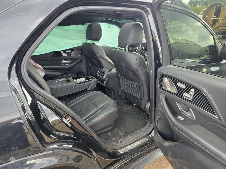 Melns Mercedes-Benz GLE 350 2023 Alīta, ar dzinēja tilpumu 2.00 L un nobraukumu 102 tūkst. km par 47650 €, foto 26 vietnē AUTOMOTO.COM.LV
