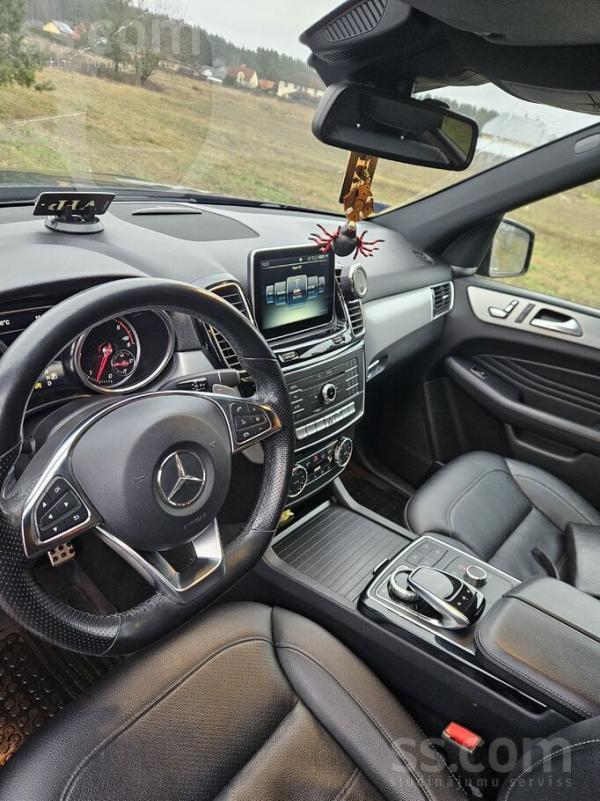 Black Mercedes-Benz GLE 350 2016 in Riga, with an engine capacity of 3.50 L and mileage of 135 thousand km for 26450 €, photo 8 on AUTOMOTO.COM.LV