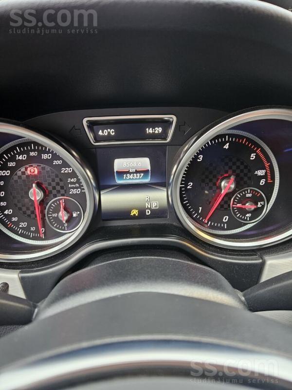 Black Mercedes-Benz GLE 350 2016 in Riga, with an engine capacity of 3.50 L and mileage of 135 thousand km for 26450 €, photo 10 on AUTOMOTO.COM.LV