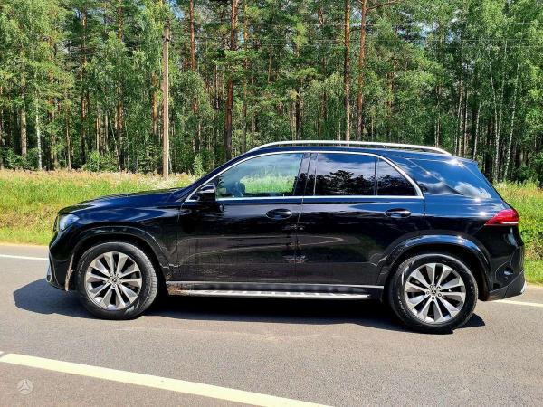 Черный Мерседес ГЛE 350 2020 в Казлу-Руда, объемом двигателя 1.99 л и пробегом 175 тыс. км за 39000 €, фото 4 на AUTOMOTO.COM.LV