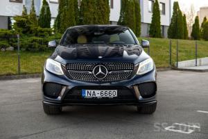 Blue Mercedes-Benz GLE 350 2016 in Riga, with an engine capacity of 3.00 L and mileage of 160 thousand km for 29300 €, photo 4 on AUTOMOTO.COM.LV