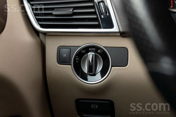 Синий Мерседес ГЛE 350 2016 в Рига, объемом двигателя 3.00 л и пробегом 160 тыс. км за 29300 €, фото 10 на AUTOMOTO.COM.LV