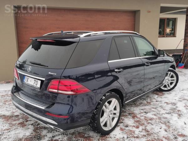 Zils Mercedes-Benz GLE 350 2016 Valmiera, ar dzinēja tilpumu 3.00 L un nobraukumu 270 tūkst. km par 21900 €, foto 2 vietnē AUTOMOTO.COM.LV