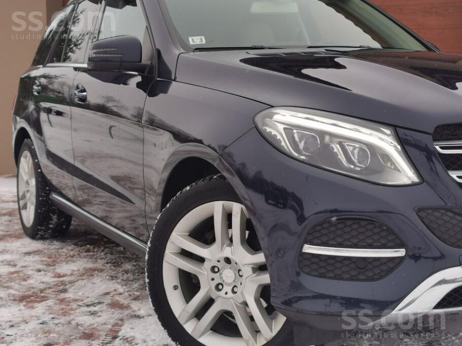 Zils Mercedes-Benz GLE 350 2016 Valmiera, ar dzinēja tilpumu 3.00 L un nobraukumu 270 tūkst. km par 21900 €, foto 22 vietnē AUTOMOTO.COM.LV