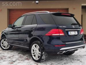 Zils Mercedes-Benz GLE 350 2016 Valmiera, ar dzinēja tilpumu 3.00 L un nobraukumu 270 tūkst. km par 21900 €, foto 26 vietnē AUTOMOTO.COM.LV