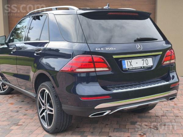 Blue Mercedes-Benz GLE 350 2016 in Valmiera, with an engine capacity of 3.00 L and mileage of 290 thousand km for 20700 €, photo 5 on AUTOMOTO.COM.LV
