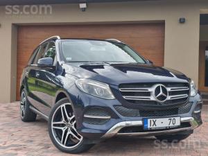Синий Мерседес ГЛE 350 2016 в Валмиера, объемом двигателя 3.00 л и пробегом 299 тыс. км за 18900 €, фото  на AUTOMOTO.COM.LV