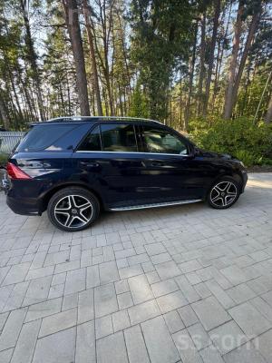 Blue Mercedes-Benz GLE 350 2017 in Riga, with an engine capacity of 3.00 L and mileage of 263 thousand km for 18300 €, photo  on AUTOMOTO.COM.LV