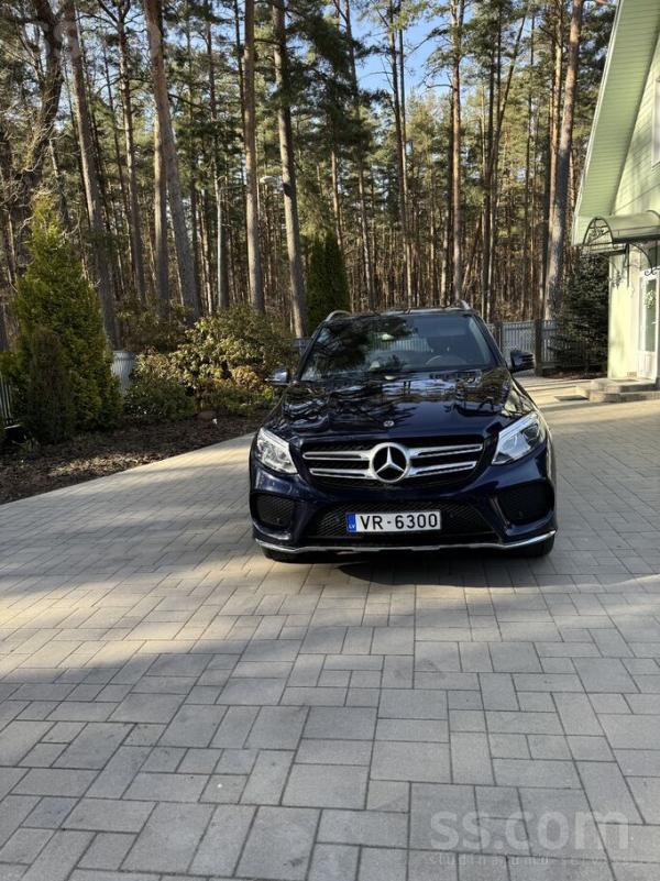 Zils Mercedes-Benz GLE 350 2017 Rīga, ar dzinēja tilpumu 3.00 L un nobraukumu 263 tūkst. km par 18300 €, foto 2 vietnē AUTOMOTO.COM.LV