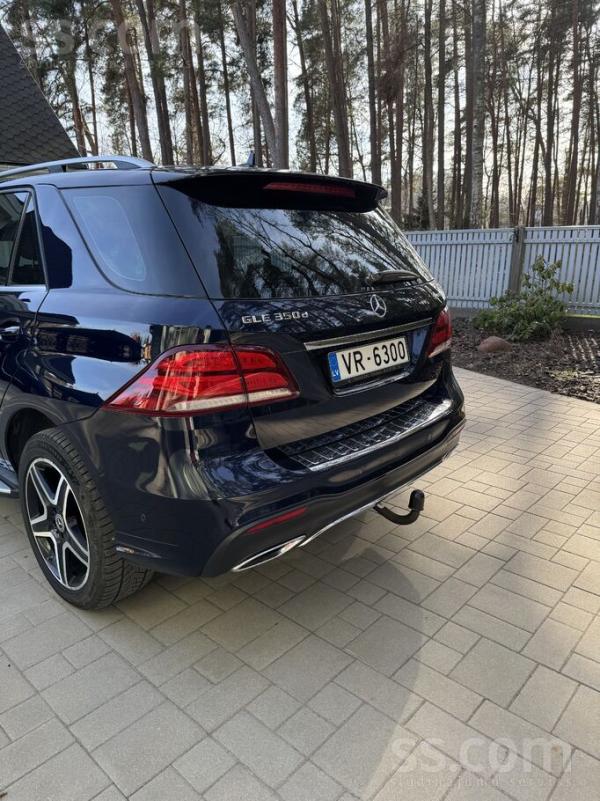 Zils Mercedes-Benz GLE 350 2017 Rīga, ar dzinēja tilpumu 3.00 L un nobraukumu 263 tūkst. km par 18300 €, foto 4 vietnē AUTOMOTO.COM.LV