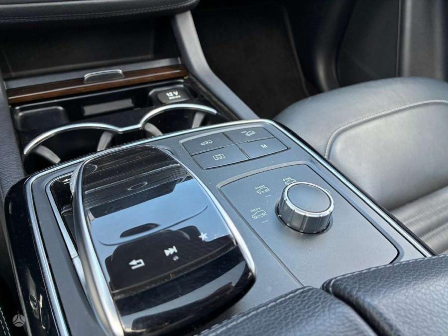 Blue Mercedes-Benz GLE 350 2017 in Vilnius, with an engine capacity of 2.99 L and mileage of 81 thousand km for 34900 €, photo 23 on AUTOMOTO.COM.LV