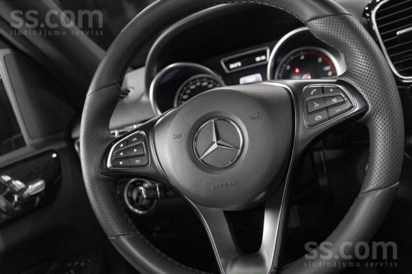 Zils Mercedes-Benz GLE 350 2018 Rīga, ar dzinēja tilpumu 3.00 L un nobraukumu 171 tūkst. km par 27950 €, foto 8 vietnē AUTOMOTO.COM.LV