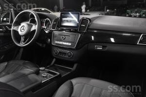 Zils Mercedes-Benz GLE 350 2018 Rīga, ar dzinēja tilpumu 3.00 L un nobraukumu 171 tūkst. km par 27950 €, foto 14 vietnē AUTOMOTO.COM.LV