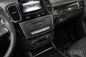 Zils Mercedes-Benz GLE 350 2018 Rīga, ar dzinēja tilpumu 3.00 L un nobraukumu 171 tūkst. km par 27950 €, foto 23 vietnē AUTOMOTO.COM.LV