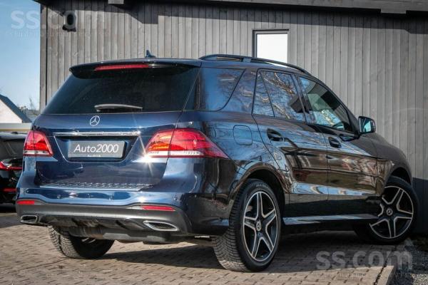Синий Мерседес ГЛE 350 2018 в Рига, объемом двигателя 3.00 л и пробегом 124 тыс. км за 28900 €, фото 2 на AUTOMOTO.COM.LV