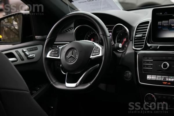 Синий Мерседес ГЛE 350 2018 в Рига, объемом двигателя 3.00 л и пробегом 124 тыс. км за 28900 €, фото 3 на AUTOMOTO.COM.LV