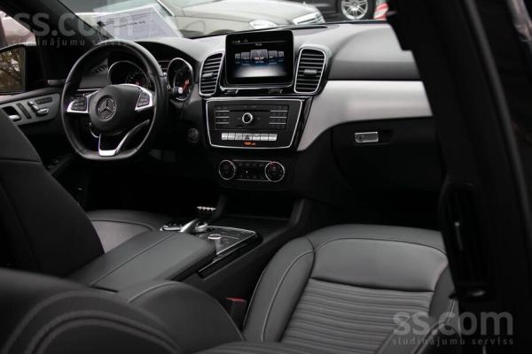 Синий Мерседес ГЛE 350 2018 в Рига, объемом двигателя 3.00 л и пробегом 124 тыс. км за 28900 €, фото 4 на AUTOMOTO.COM.LV