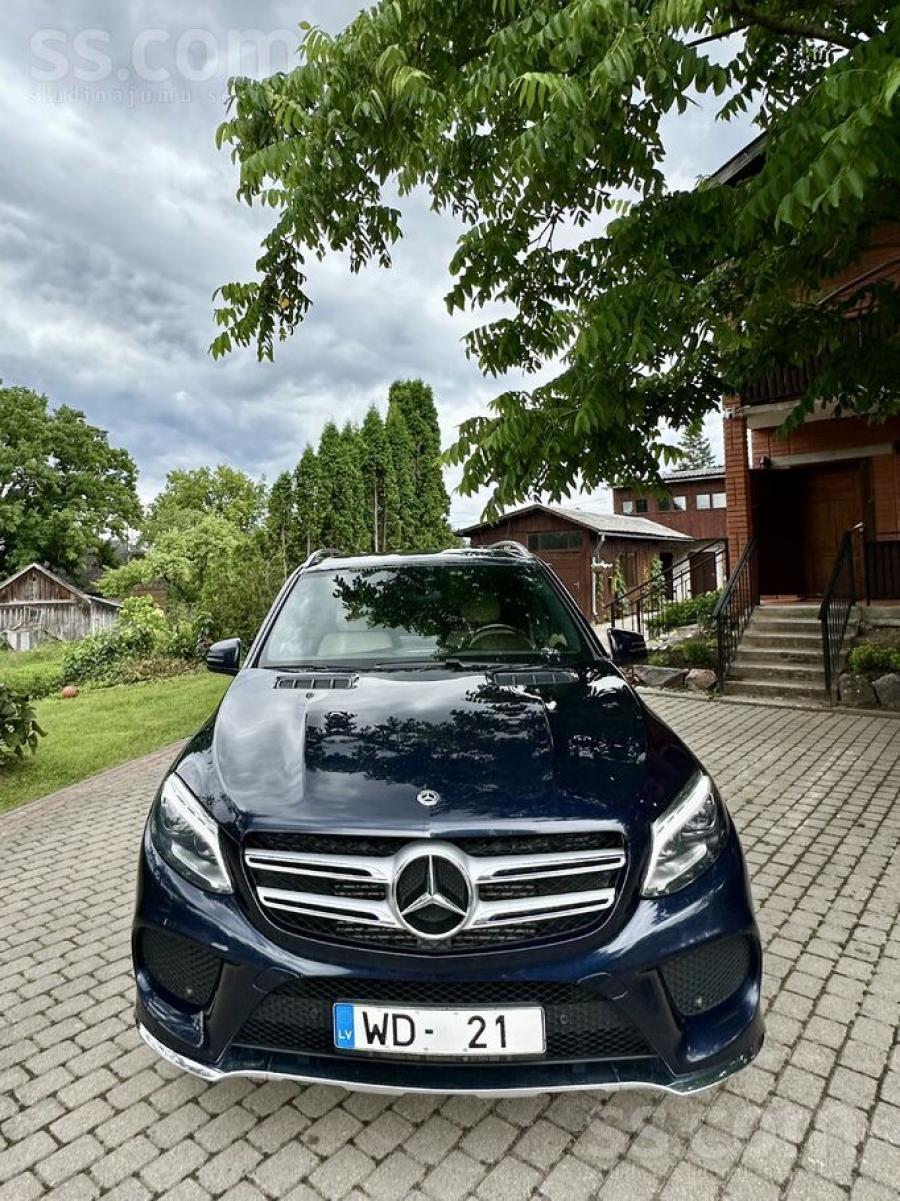 Синий Мерседес ГЛE 350 2018 в Цесис, объемом двигателя 3.00 л и пробегом 165 тыс. км за 24500 €, фото 4 на AUTOMOTO.COM.LV