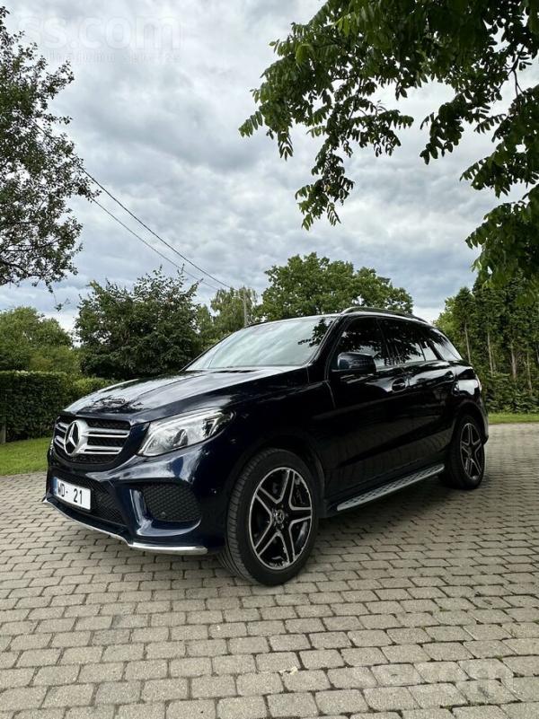 Zils Mercedes-Benz GLE 350 2018 Cēsis, ar dzinēja tilpumu 3.00 L un nobraukumu 165 tūkst. km par 24500 €, foto 2 vietnē AUTOMOTO.COM.LV